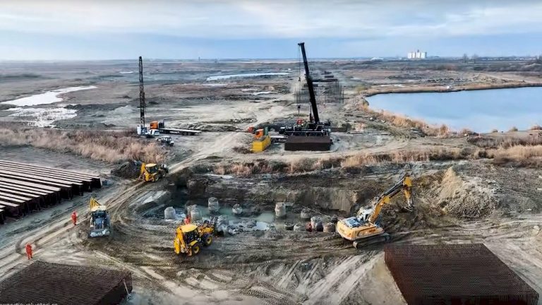 Al doilea cel mai lung pod rutier din țară. Lucrări în grafic la podul de pe viitoarea ...